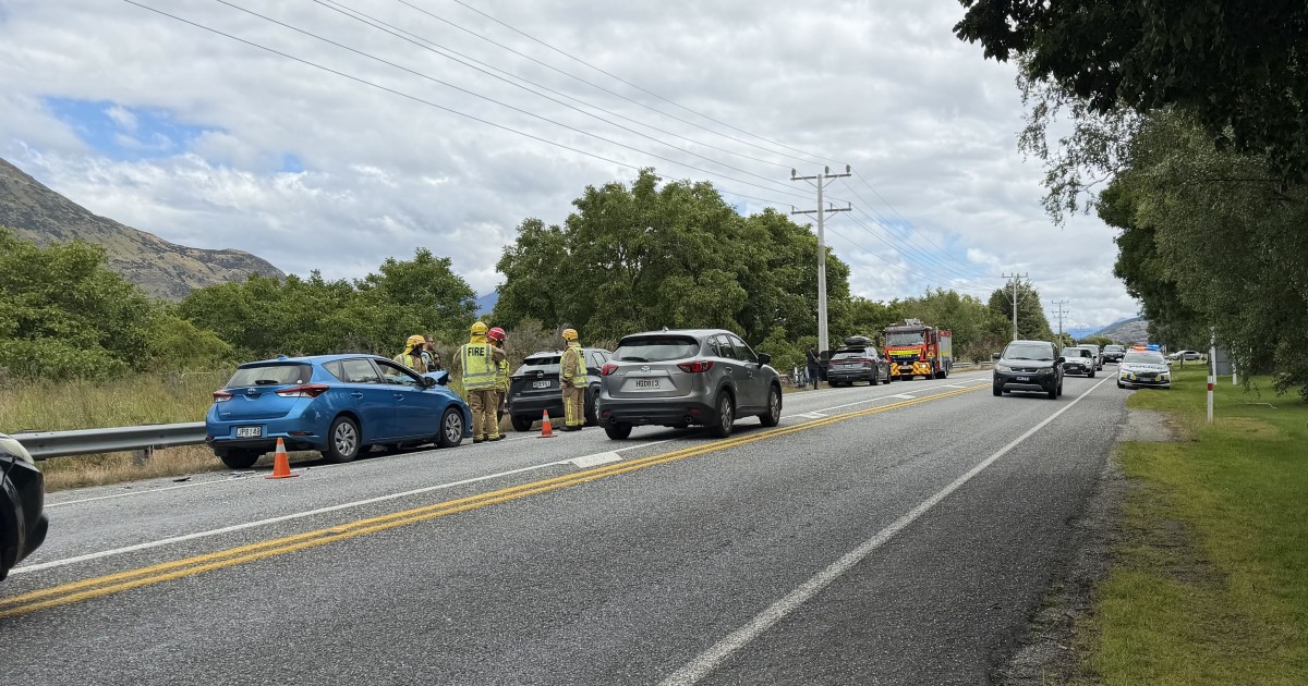 Ladies Mile re-opened after three car collision | Crux