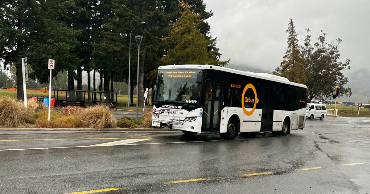 Queenstown bus use rises - but revenue drops | Crux
