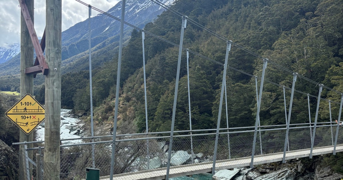 Rob Roy Glacier walk reopens as bridge build complete | Crux