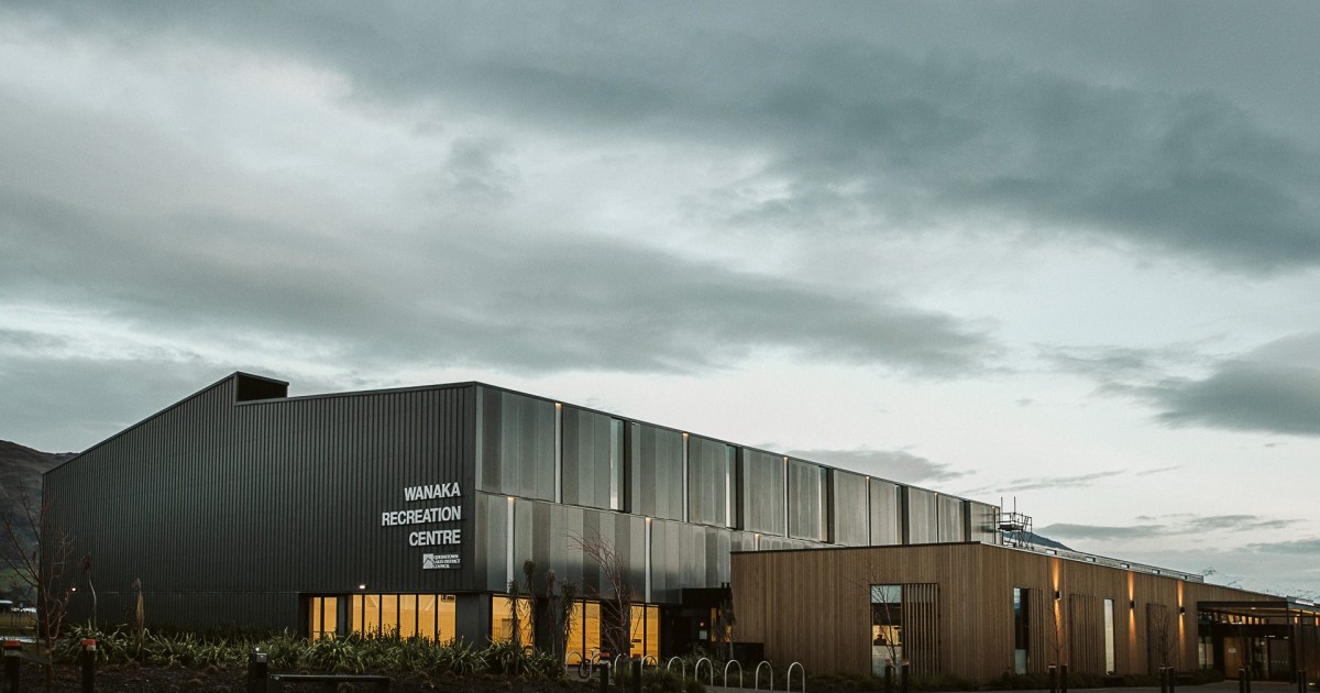 Hundreds celebrate Wanaka pools' opening | Crux