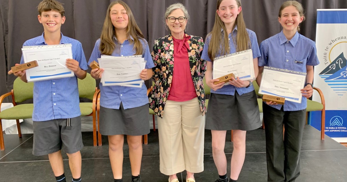 Mt Aspiring students' achievements recognised | Crux